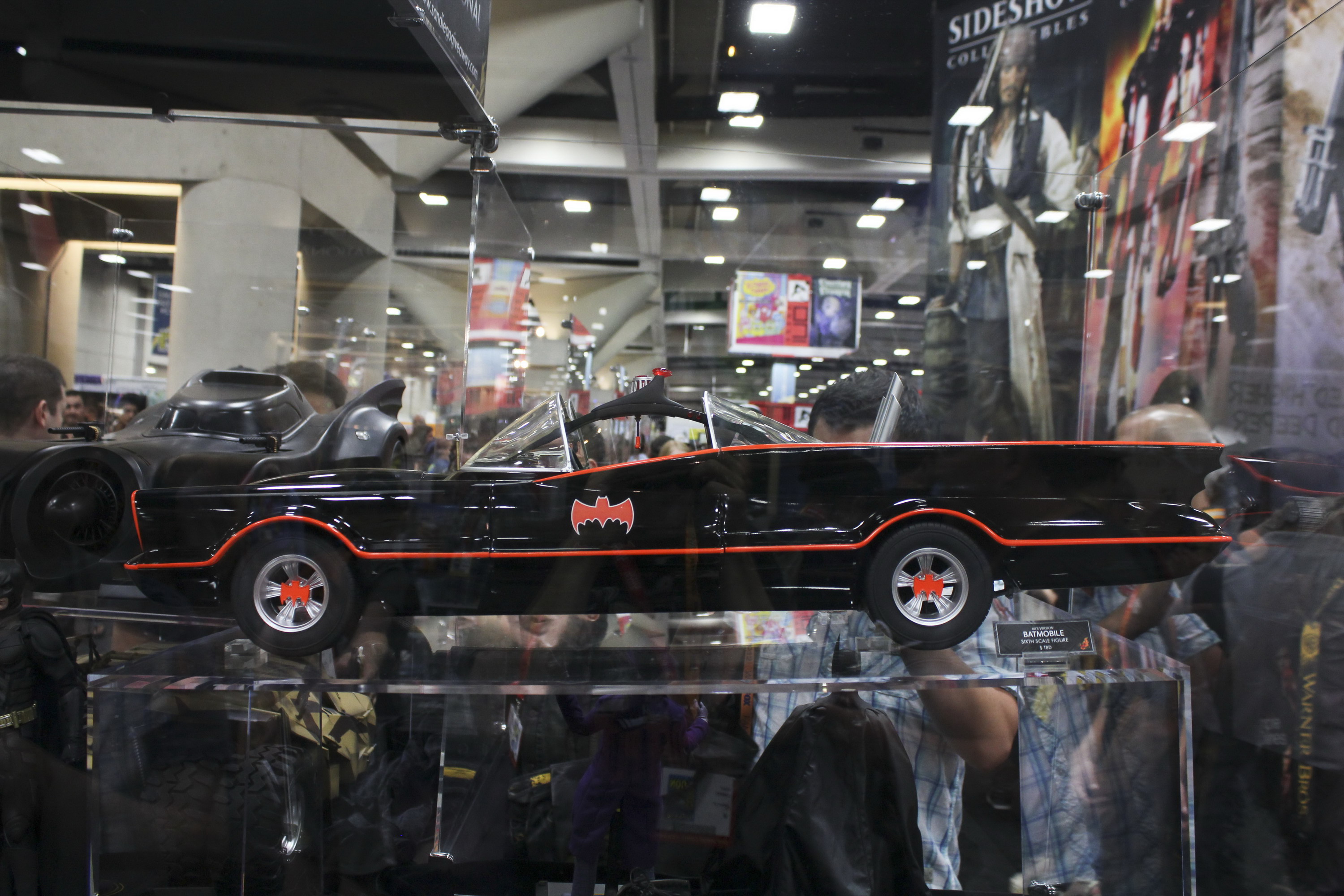 HOT TOYS REVEALS 1/6 SCALE 66' BATMOBILE!!! - Page 8 - Gotham City