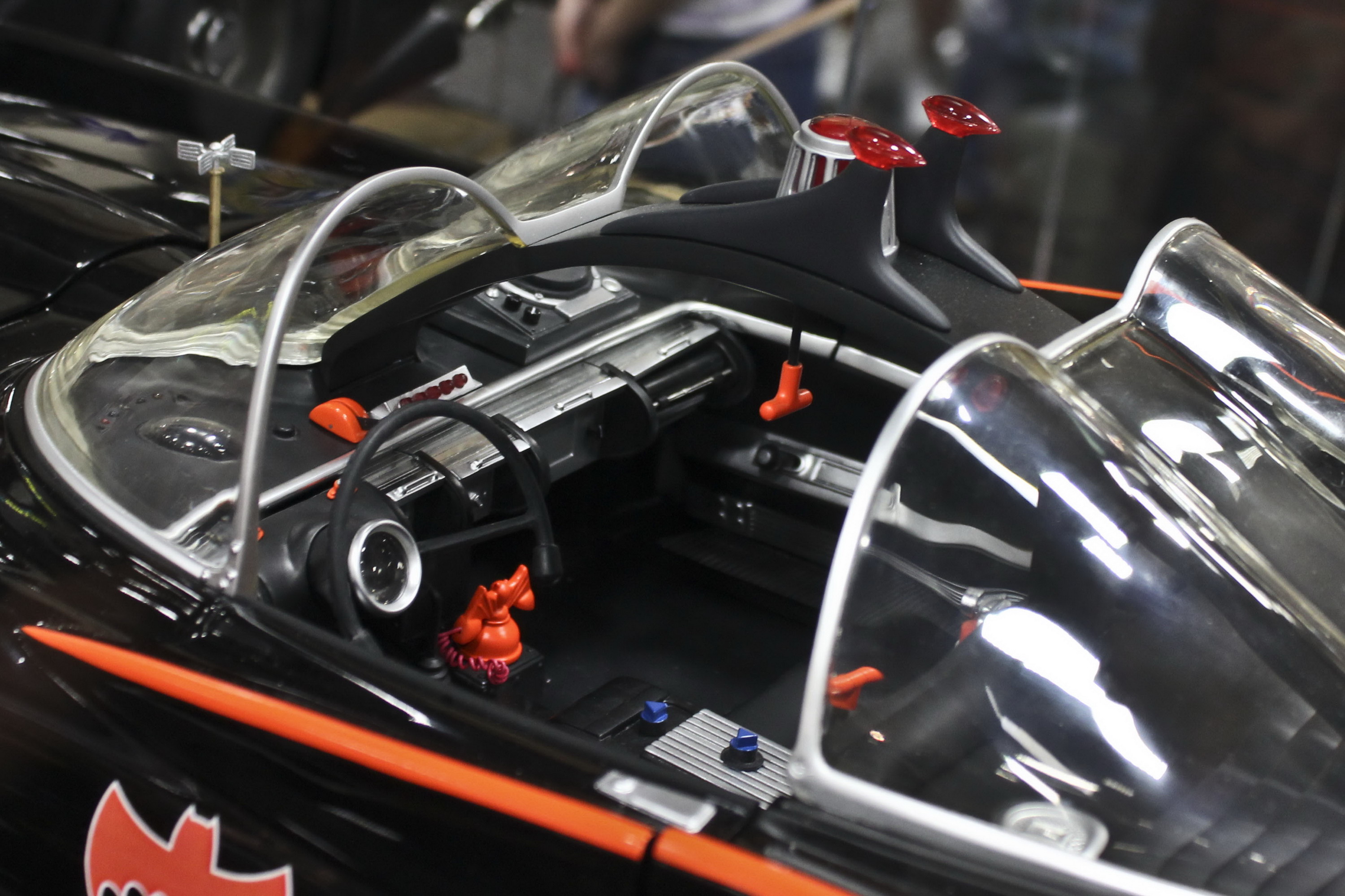 HOT TOYS REVEALS 1/6 SCALE 66' BATMOBILE!!! - Page 5 - Gotham City